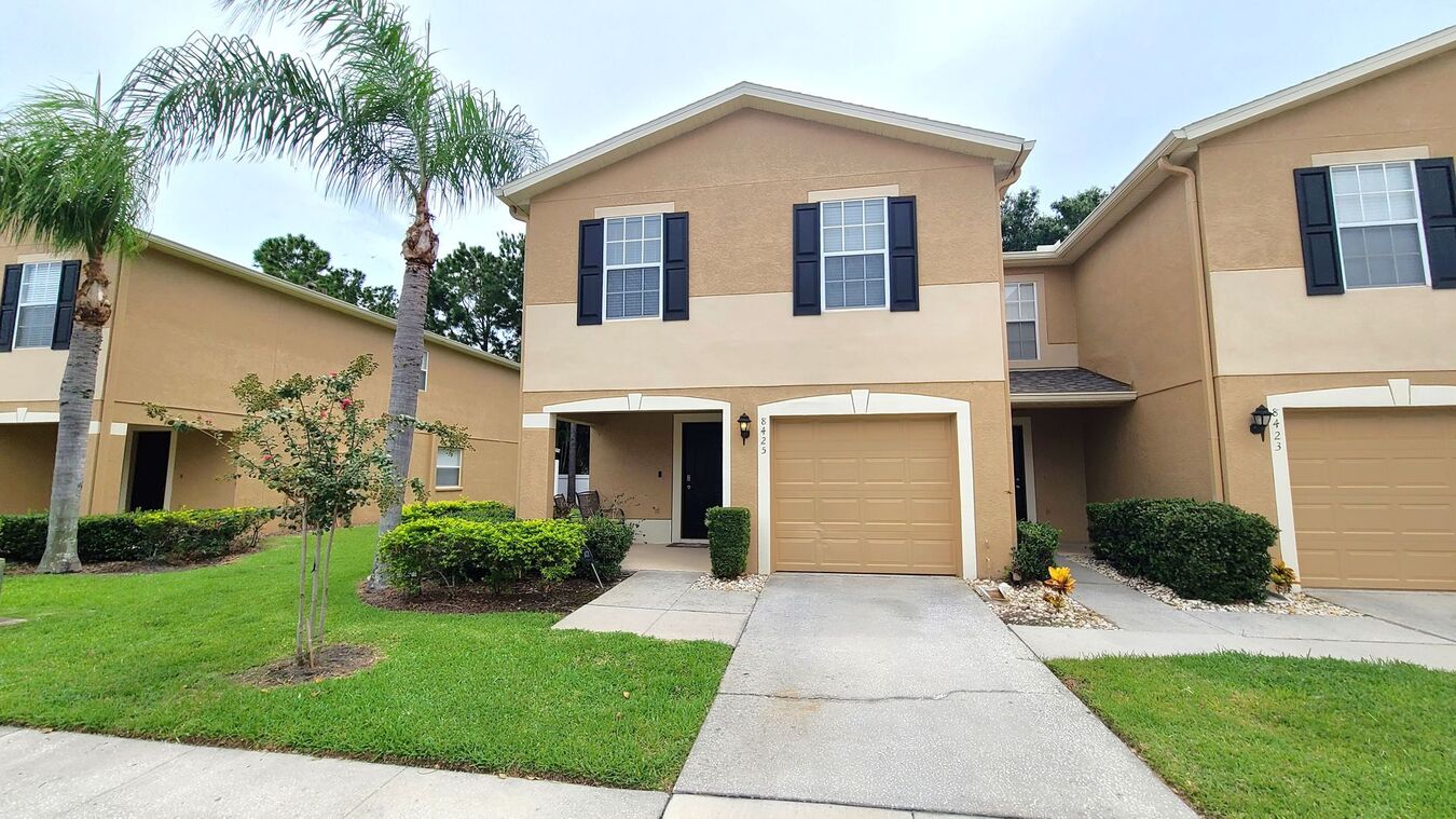3/25 Gated Townhouse With 1 Garage Apartments Tampa, FL