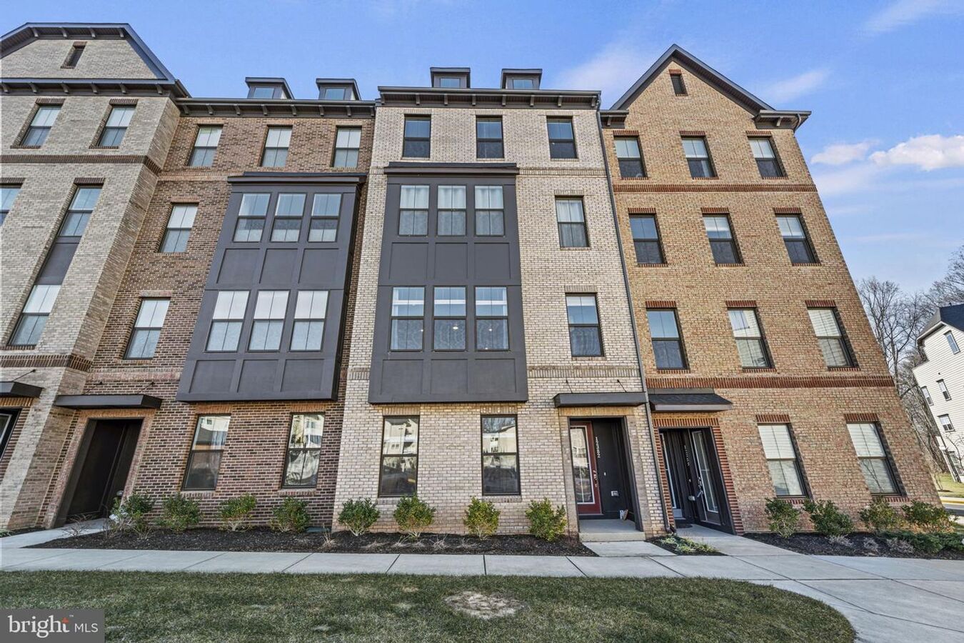 This Beautiful 3 Bed 25 Bath 2-story Condo... Apartments Fairax, VA