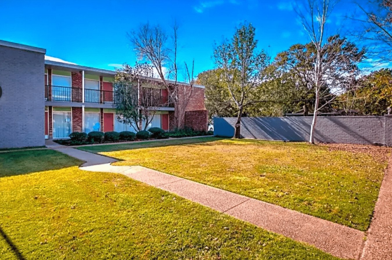Country Club Apartments - 1404 Belair St Pascagoula, MS