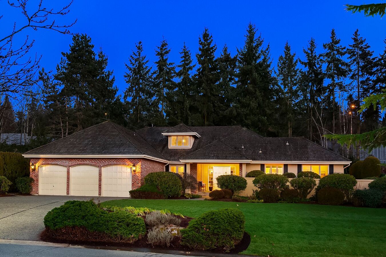 3bd/25ba Hunts Point House Apartments Hunts Point, WA