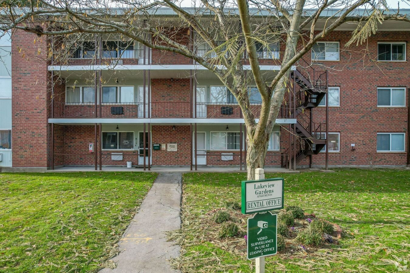 Lakeview Gardens Apartments - 8 Lakeview Gdns Natick, MA