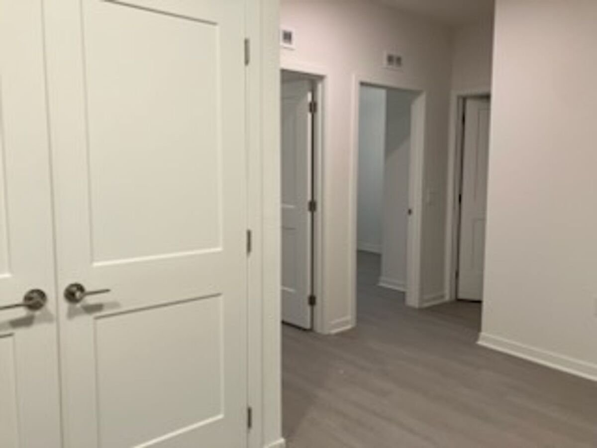 Live Make Austin Apartments - 1127 Tillery St Austin, TX