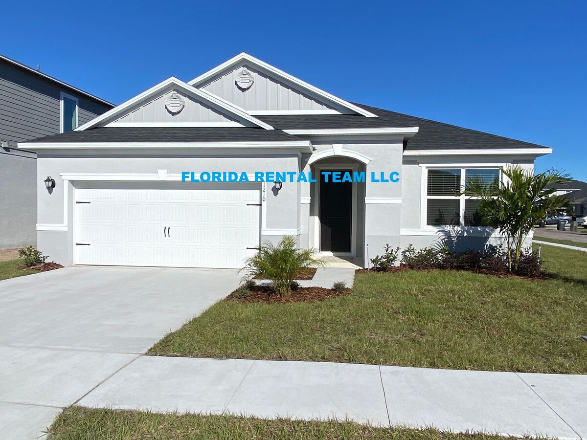 4/3 Davenport Home With Pond View Apartments Davenport, FL