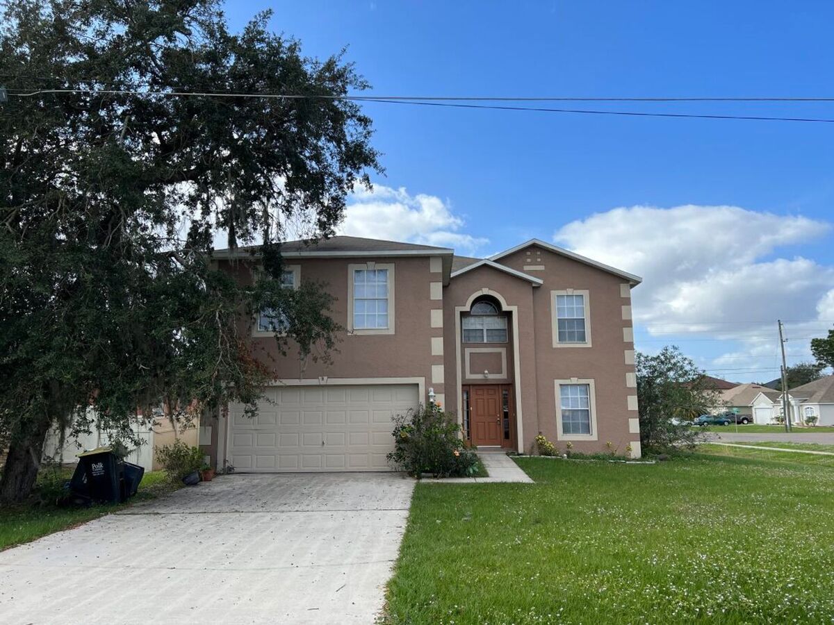 Two-story Corner Lot! Apartments Kissimmee, FL | Rentable