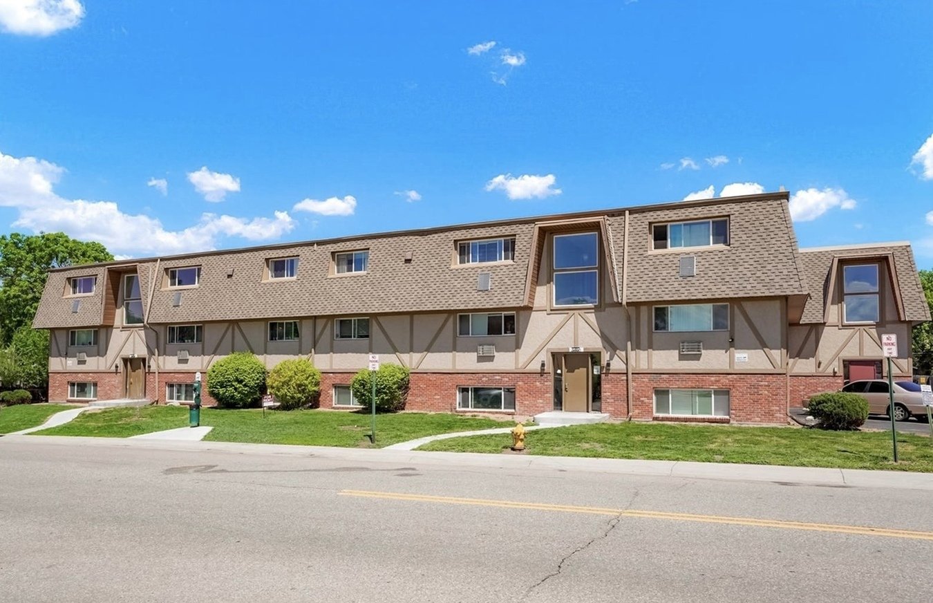 Hawk Point Apartments - 3600 S Lowell St Denver, CO