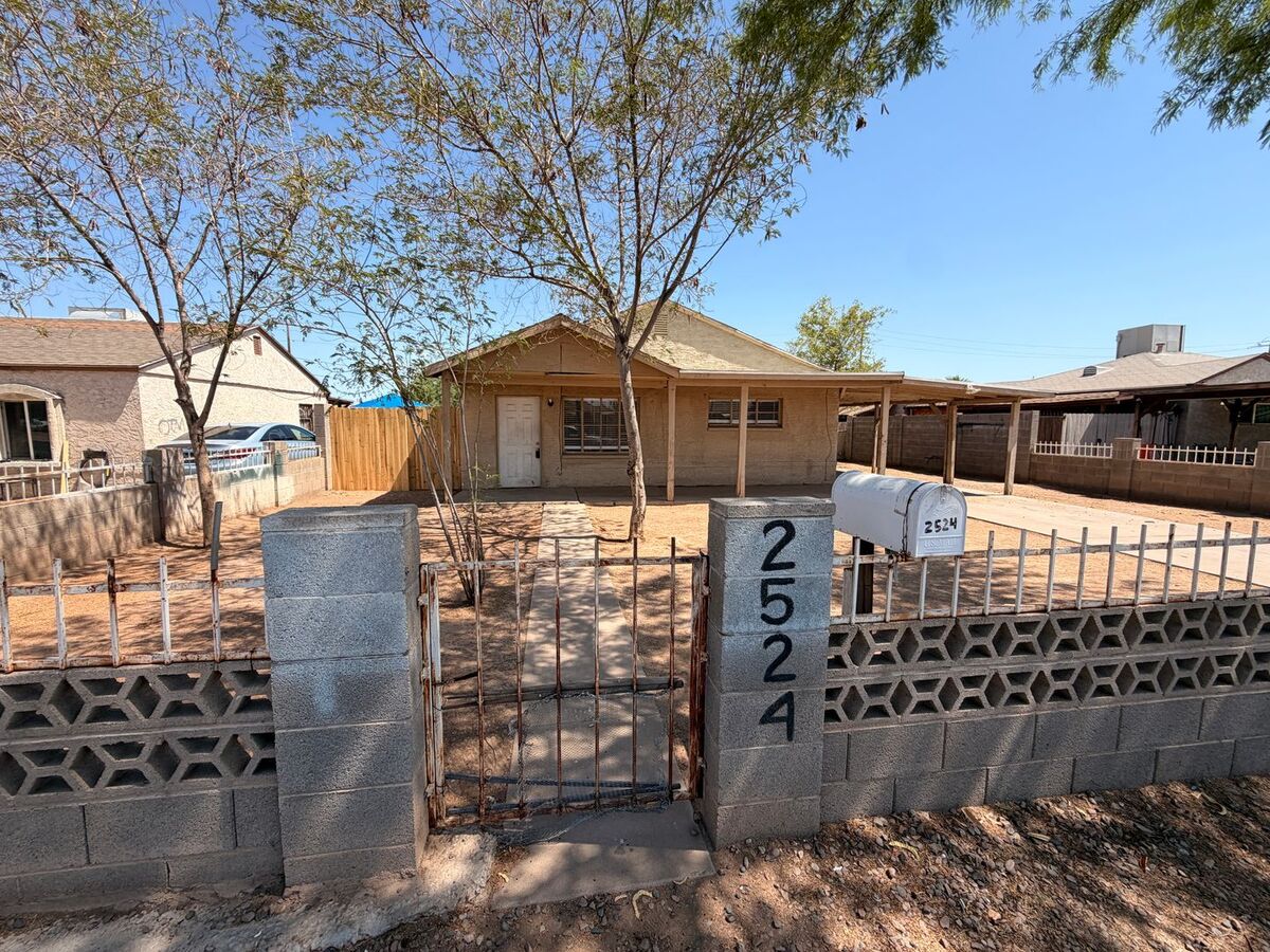 4 Bed/2 Bath Single Story *no Carpet + New... Apartments Phoenix, AZ