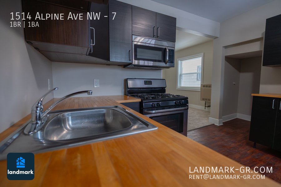 1514 Alpine Ave NW Grand Rapids, MI Apartment for Rent