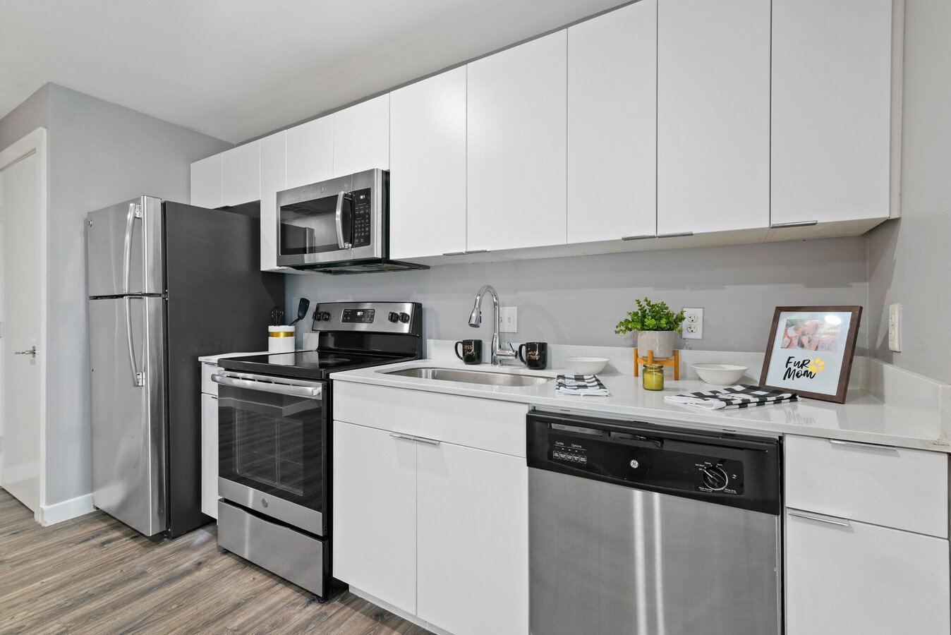 Villa Del Rio Apartments - 1302 N Shiloh Rd Garland, TX