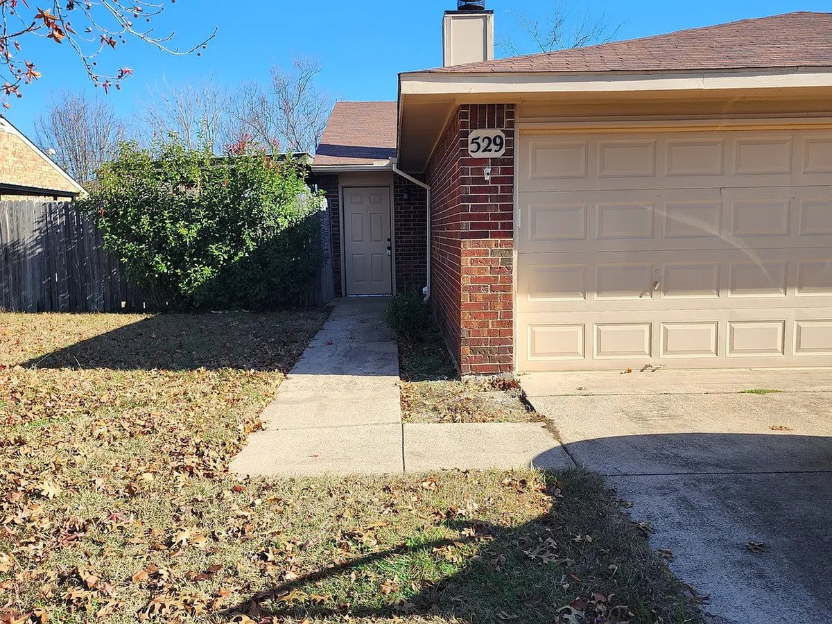 Well‑kept Duplex • Large Backyard • Available Now Apartments Red Oak, TX