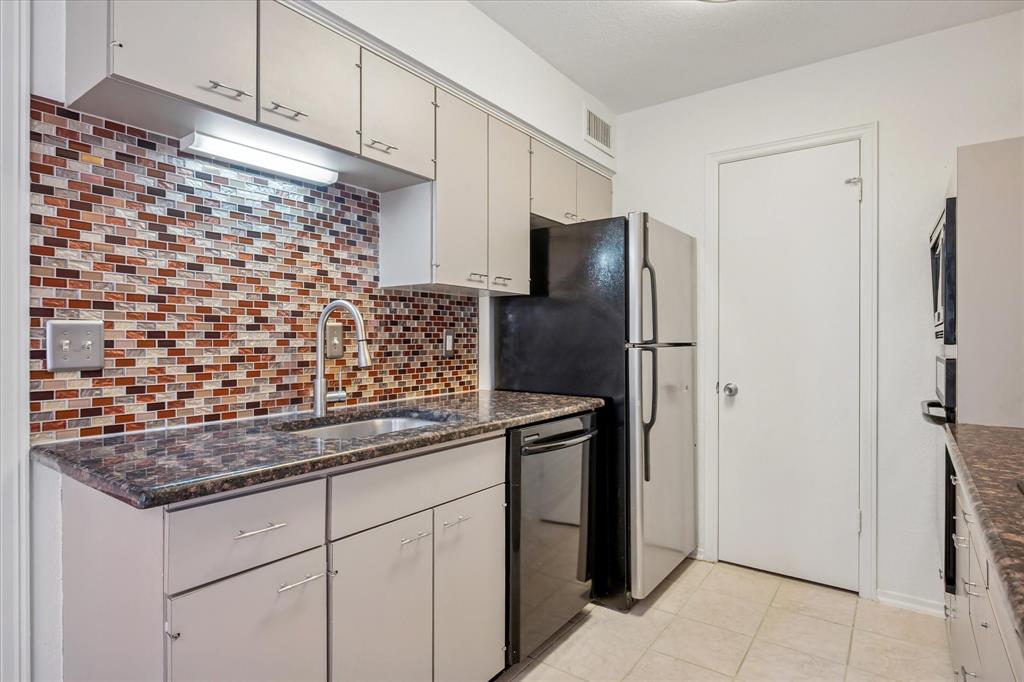 11400 Park Central Pl Dallas, TX Apartment for Rent