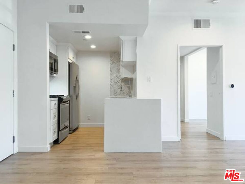 301 S Swall Dr Los Angeles Ca Apartment For Rent Rentable