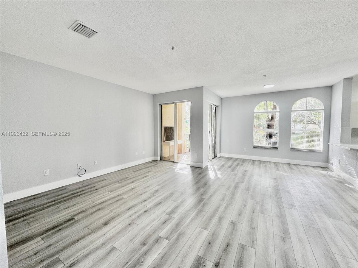 120 Jacaranda Country Club Dr Plantation, FL Apartment for Rent