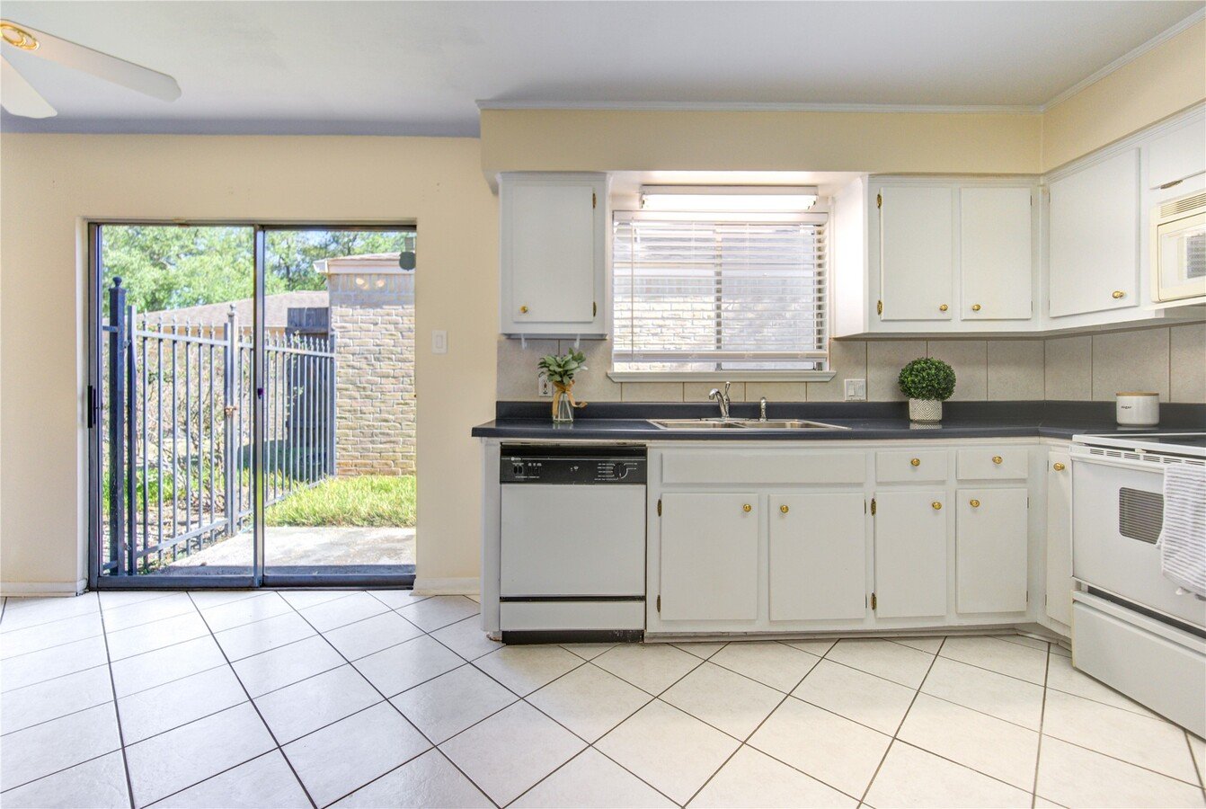 1927 Ash Meadow Dr Houston, TX Apartment for Rent | Rentable