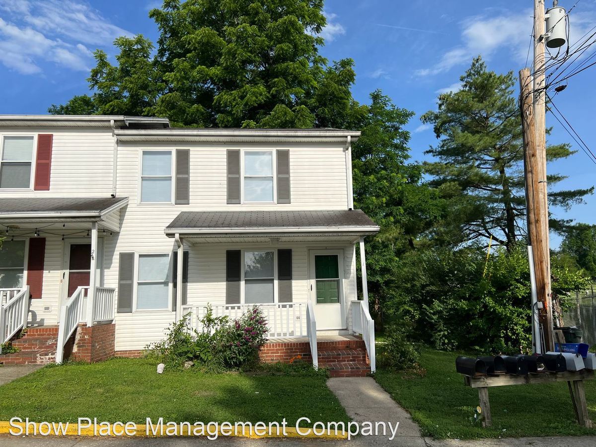 Simmons St Apartments - 208 Simmons St Versailles, KY