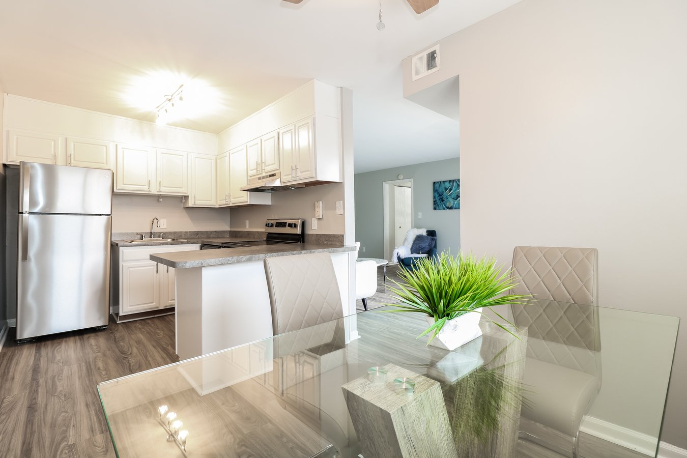 Dover Country Club Apartments - 70 Greenway Square Dover, DE