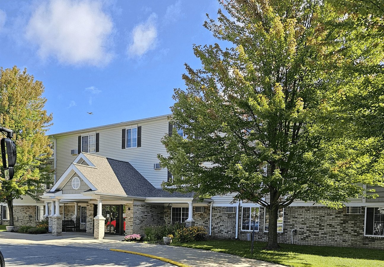 Pineview Apartments - 854 N Pine Rd Essexville, MI