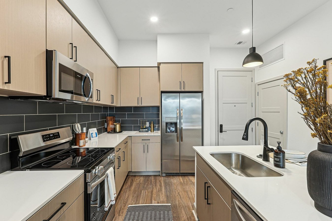 The Devon Apartments - 6601 Melville St Hyattsville, MD