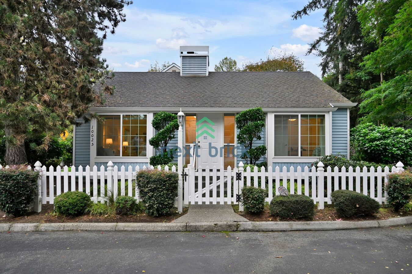 Charming 2-bedroom Cottage In The Heart Of... Apartments Kirkland, WA