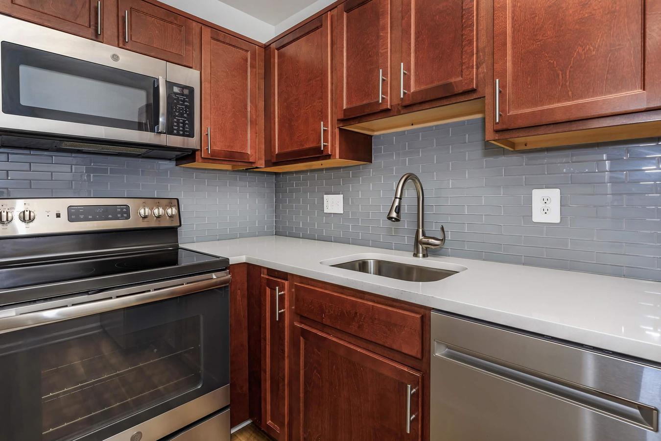 Whitestone at Landmark Apartments Alexandria, VA | Rentable