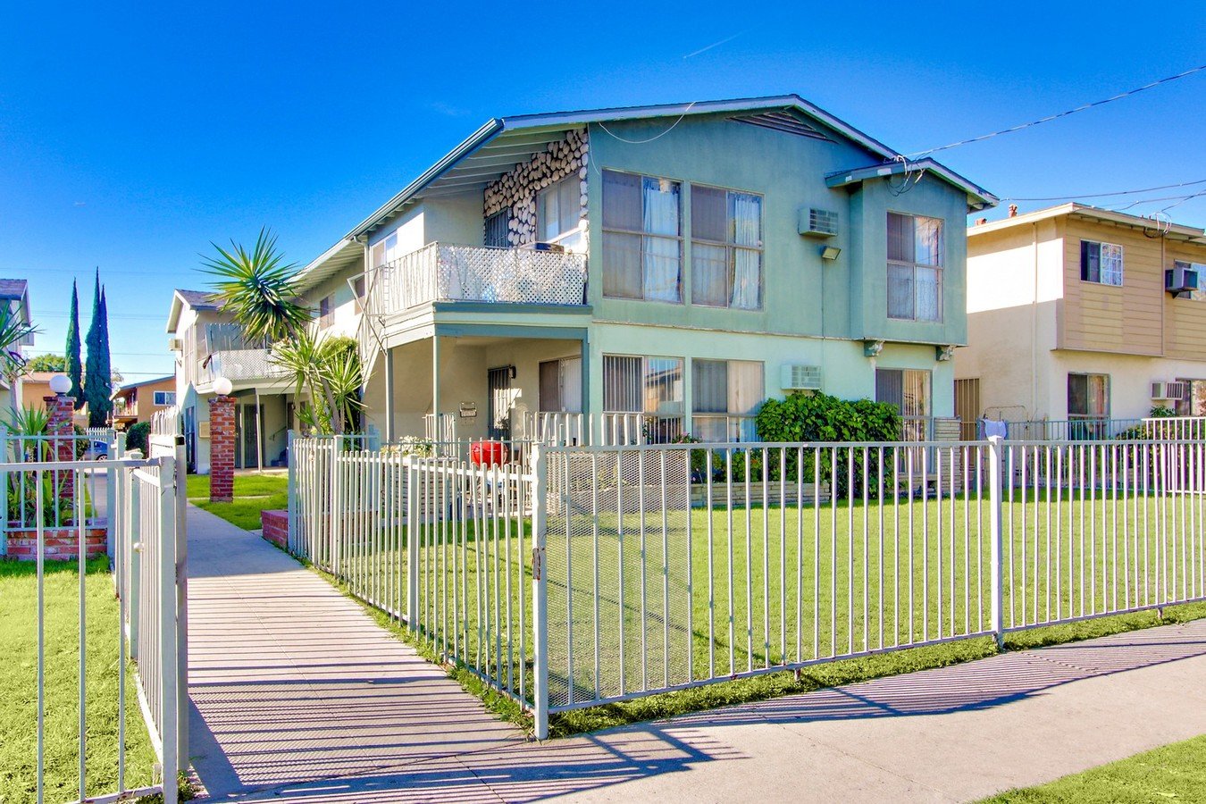 Variel Apartments - 7307-7311 Variel Ave Canoga Park, CA