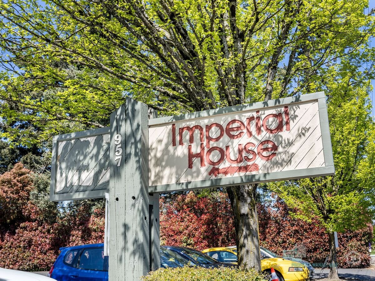 Imperial House Apartments - 957 NE 122nd Ave Portland, OR