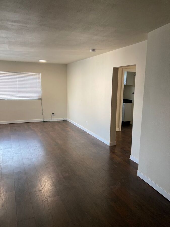 Spacious Multi-level Apartment In The Heart Of... Creswell, OR