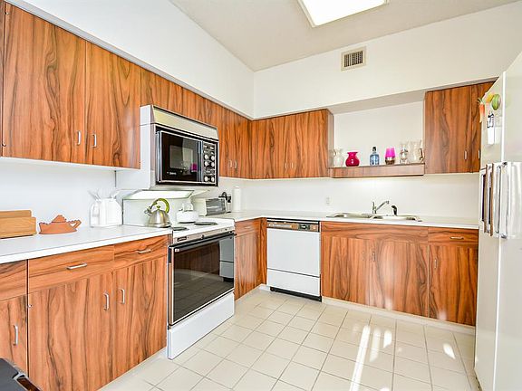 Plaza Condos Greenway Apartments Houston, TX | Rentable