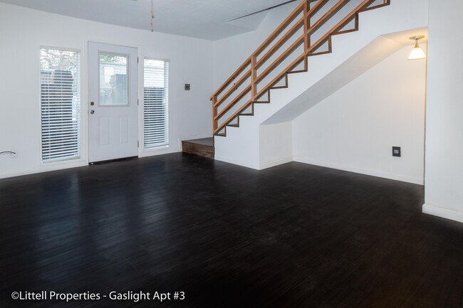 Gaslight Square Apartments - 604 W Main St Houston, TX