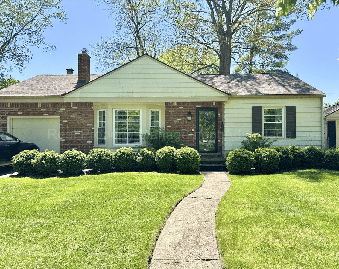 Updated 3-bed Ranch Steps From Downtown... Apartments Royal Oak, MI