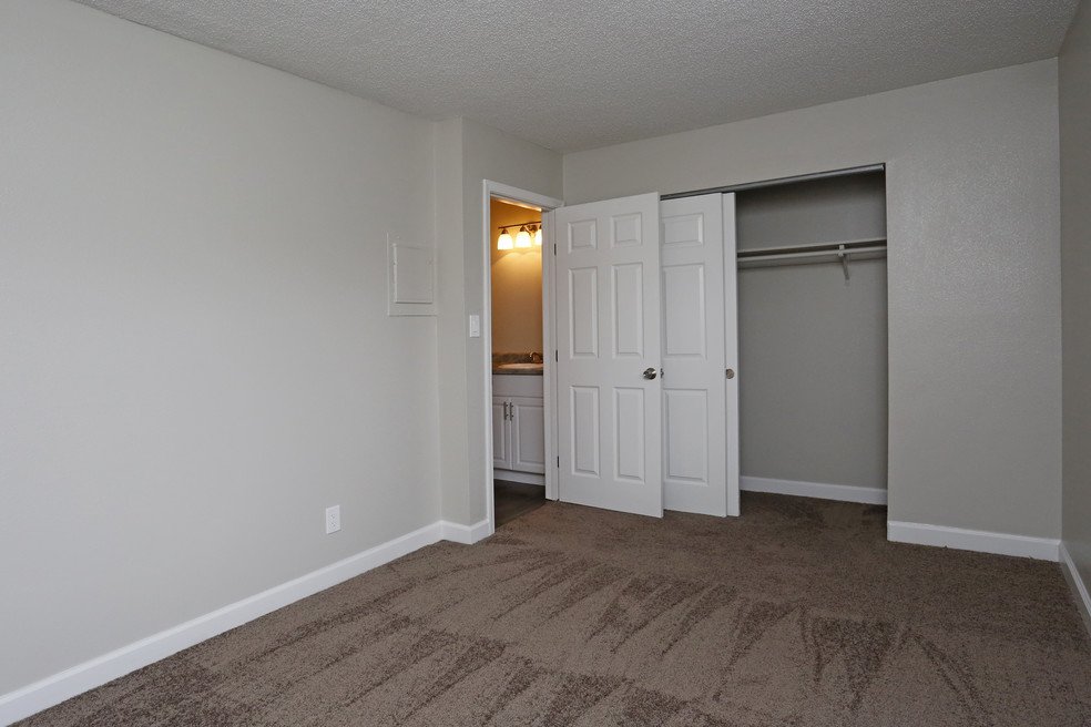 Linx Plaza Apartments Mobile, AL