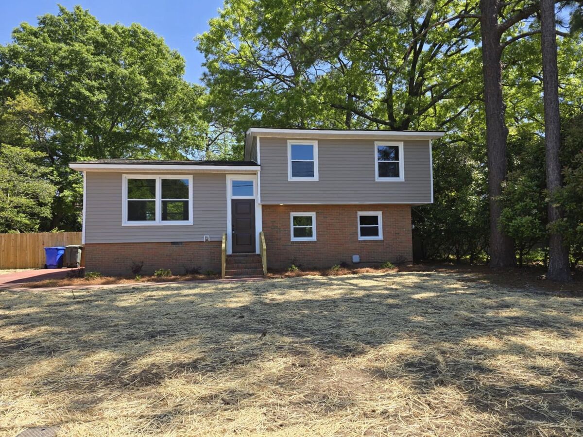 Newly Updated Tri-level Home! 3 Bedrooms, 25 Baths Apartments ...