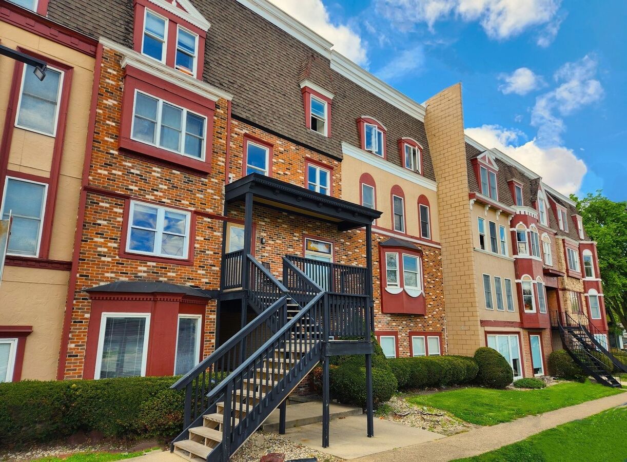 Oldetowne Apartments - 1408 6th St Charleston, IL | Rentable