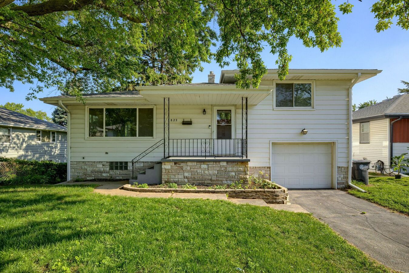 Charming Multi-level Home With Flexible Living!! Apartments Omaha, NE