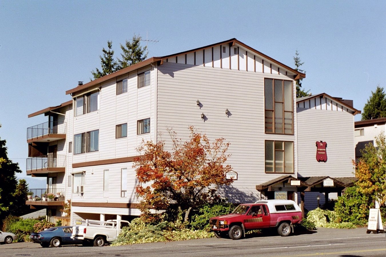 Corner House Apartments - 11501 Greenwood Ave N Seattle, WA
