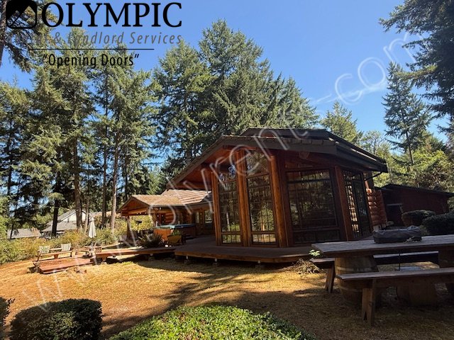 This Is A Must See - Amazing Log Home 1/2 Mile... Apartments Olympia, WA