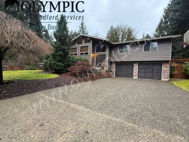 Ken Lake Split Level 3 Bedroom 3 Bathroom Home Apartments Olympia, WA