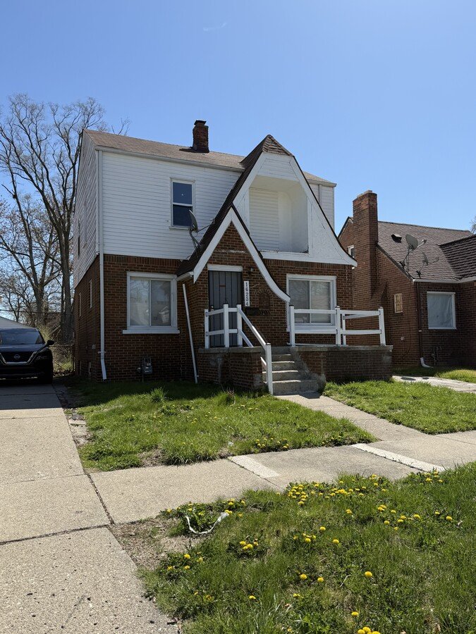 Very Clean Westside Colonial Apartments Detroit, MI