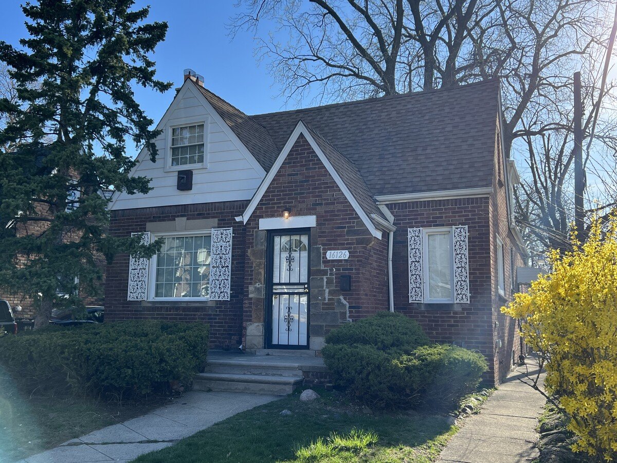 Nice 3 Bedroom Westside Bungalow Apartments Detroit, MI