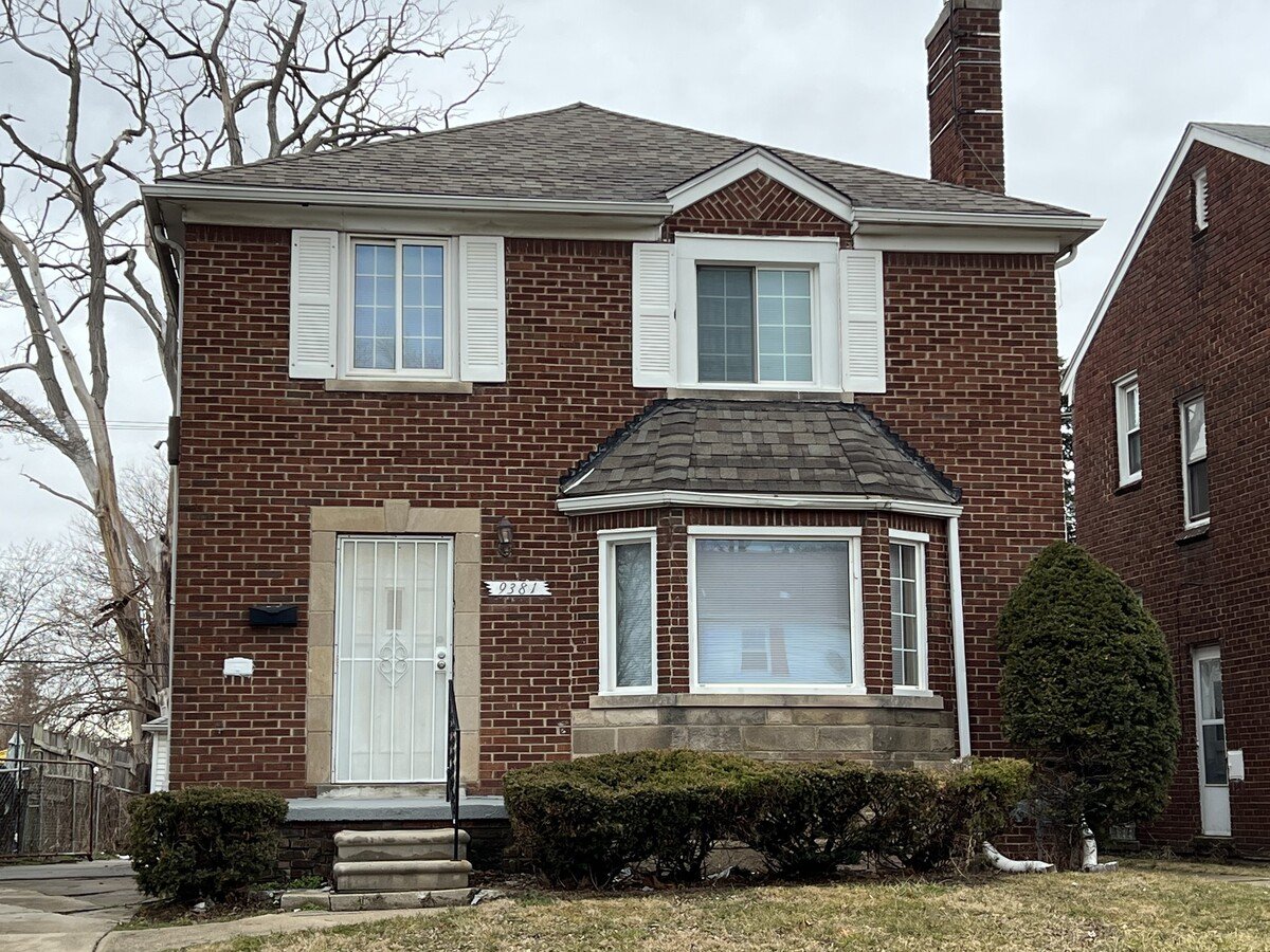 Very Nice Large Westside Colonial Apartments Detroit, MI