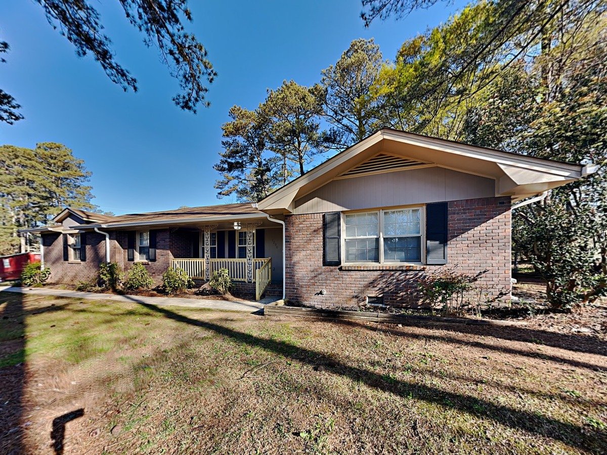 Renovated Ranch Apartments - 1290 Maple St Conyers, GA