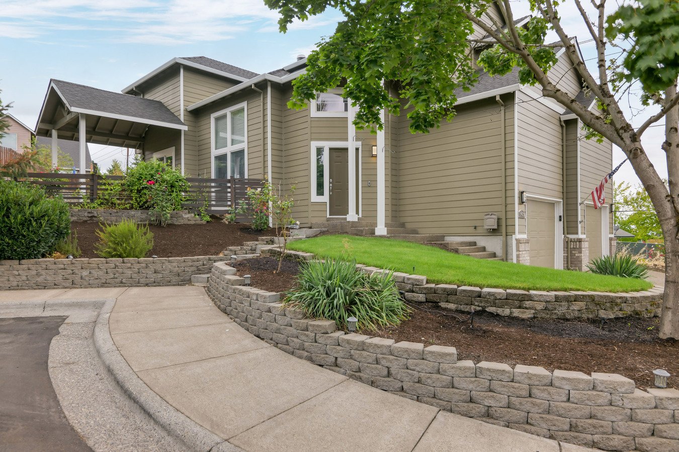 Stunning 5 Bedroom, 35 Bathroom Updated... Apartments Tigard, OR