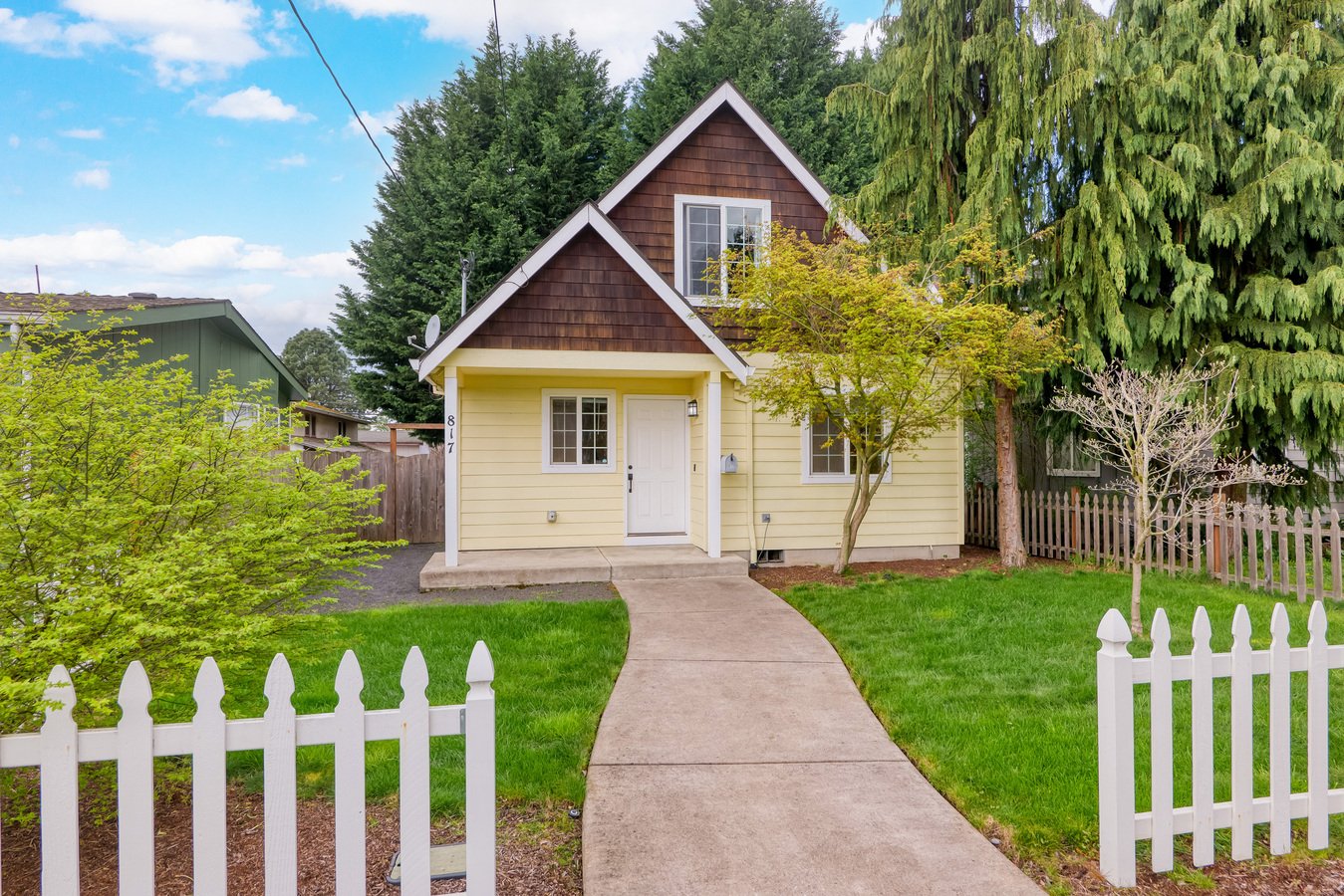 Dreamy 3 Bedroom Newberg Cottage Awaits You! Apartments Newberg, OR