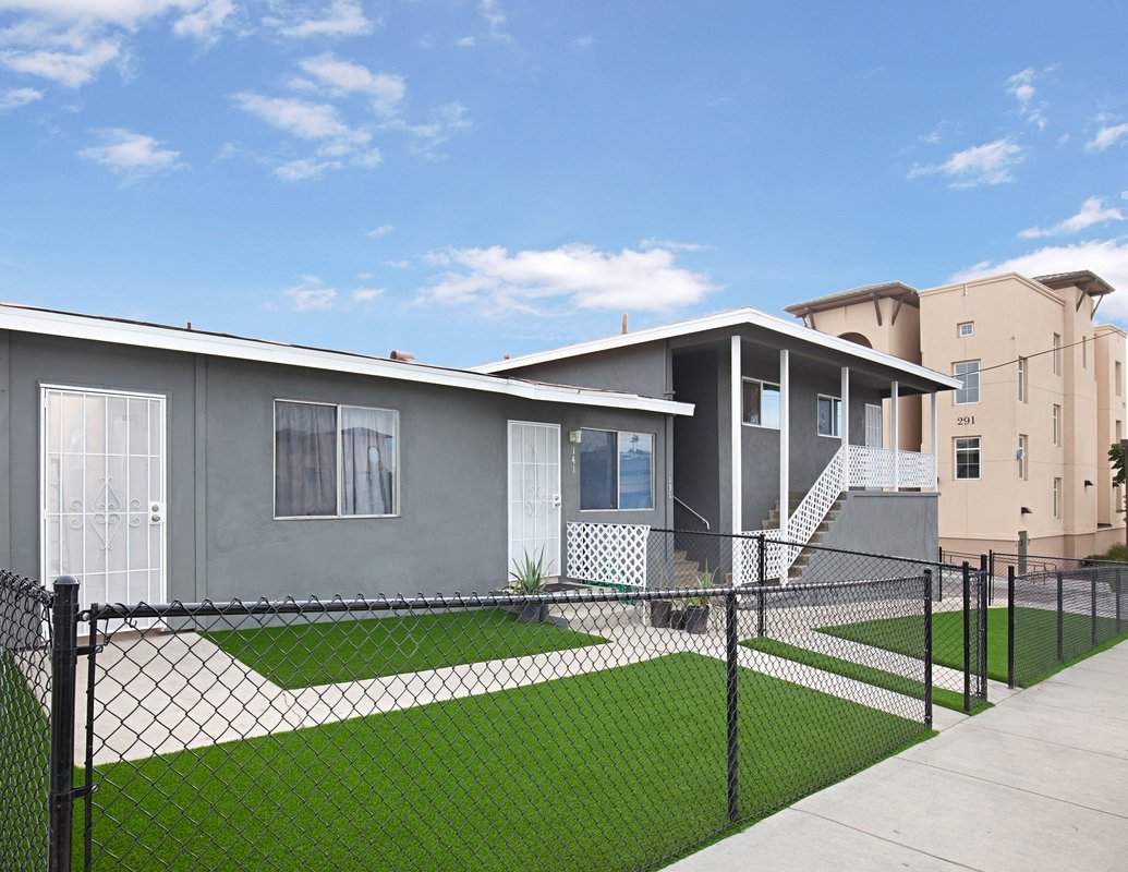 121 Washington Apartments - 121 Washington St Vista, CA