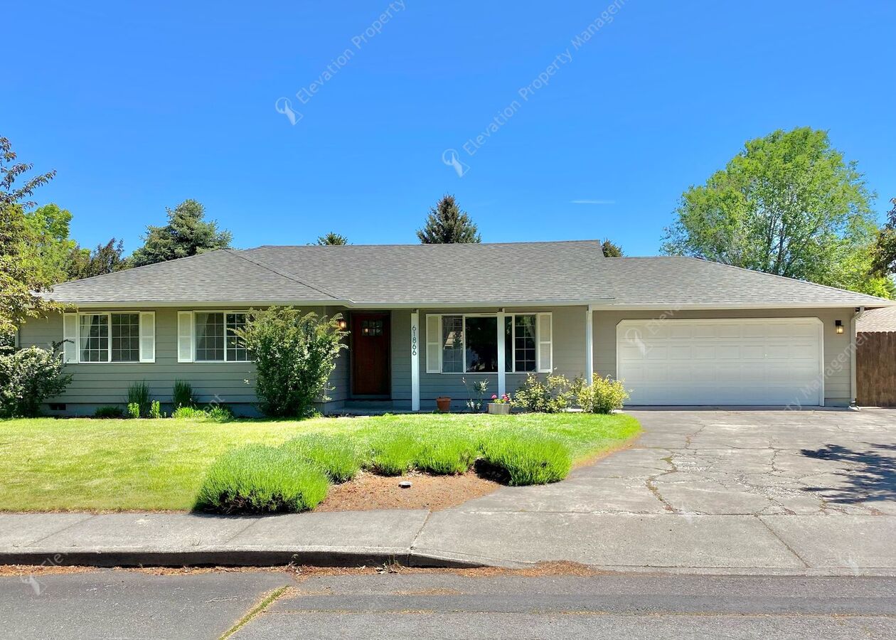 Charming Bend Home | Single-story Living Apartments Bend, OR