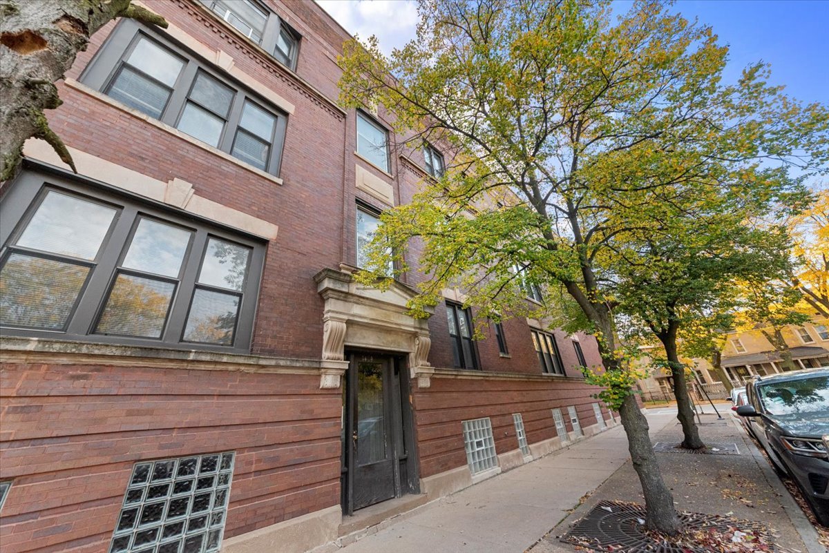 1409 E 61st Pl Chicago, IL Apartment for Rent | Rentable