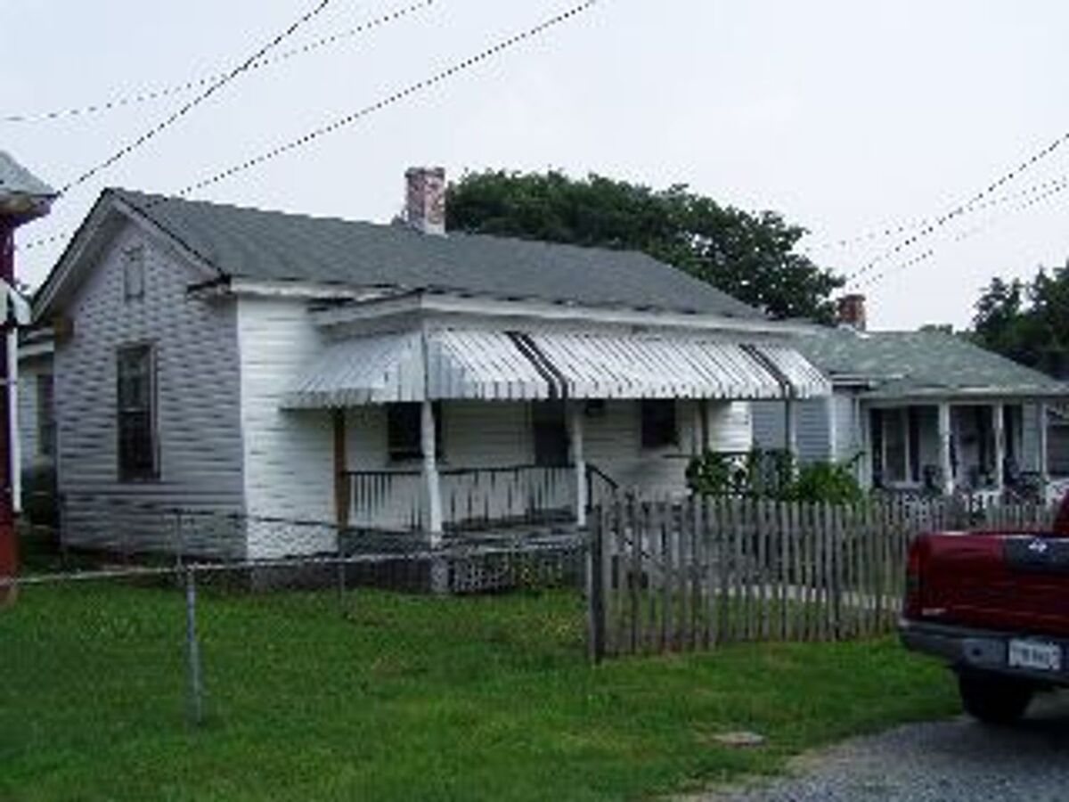 One Level House With Covered Front Porch Apartments Lynchburg, VA