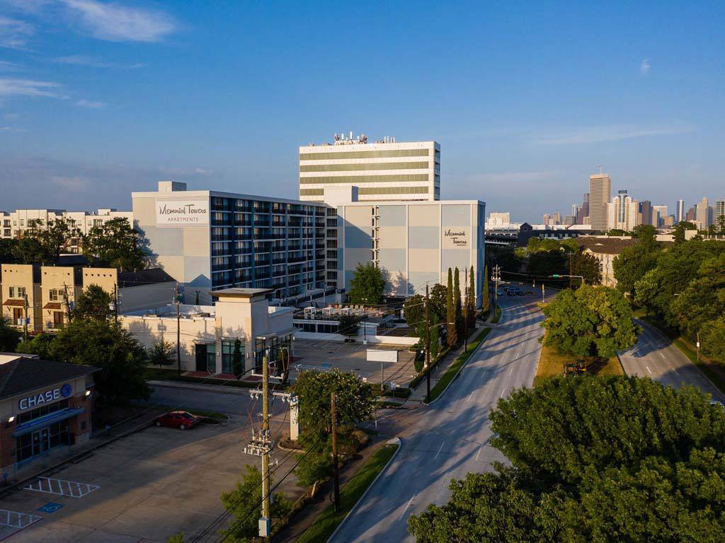 Memorial Towers Apartments - 5400 Memorial Dr Houston, TX