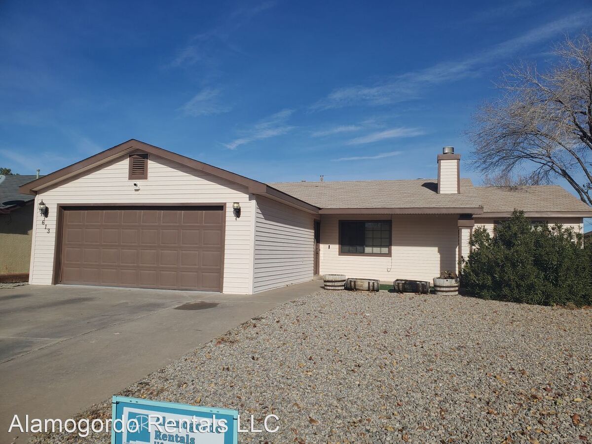 3 Bedroom, 2 Bath Apartments - 613 Venus Ave Alamogordo, NM
