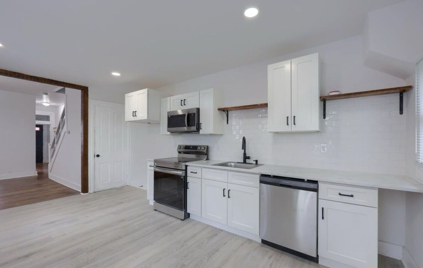 Stunning Historic 4Bed Brick Row Apartments Lancaster, PA
