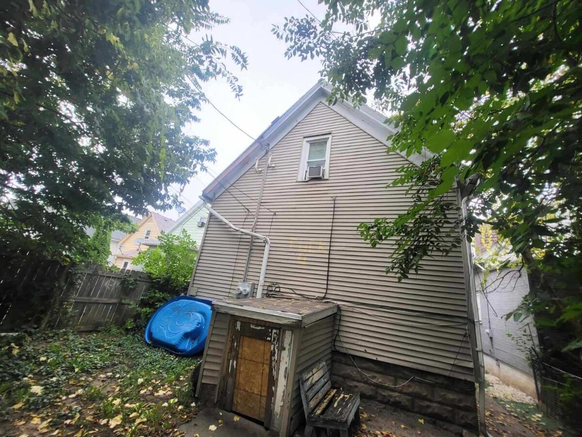 2469 S 5th St Milwaukee, WI Apartment for Rent | Rentable